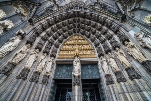 Architektur der Gotik: Merkmale und historische Bauwerke